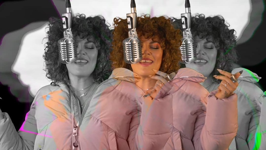 Mel Ömana ultima la presentación de su su último trabajo, "Eat Papaya"