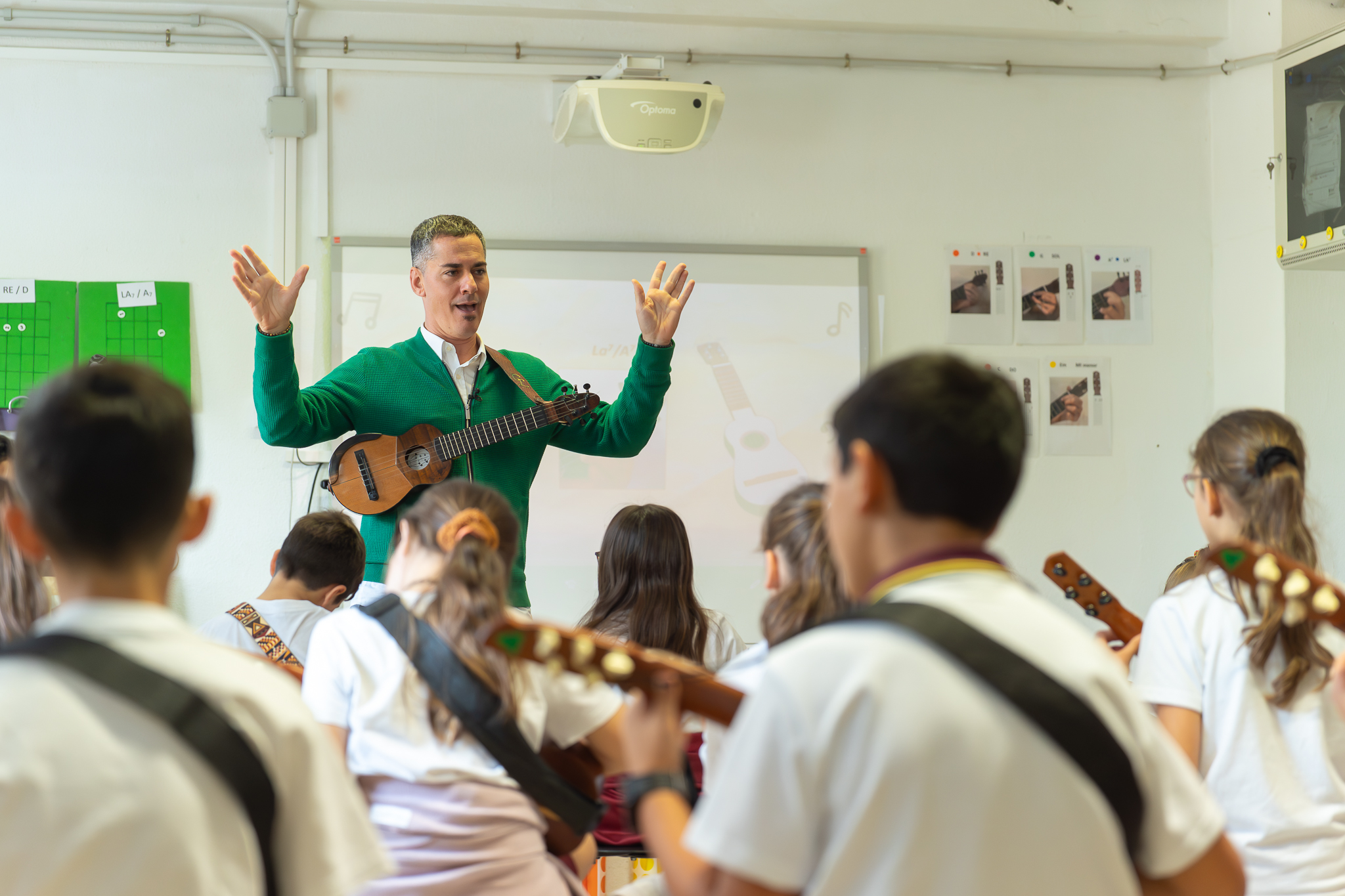 El timple llega a la escuela para abarcar toda la vida social
